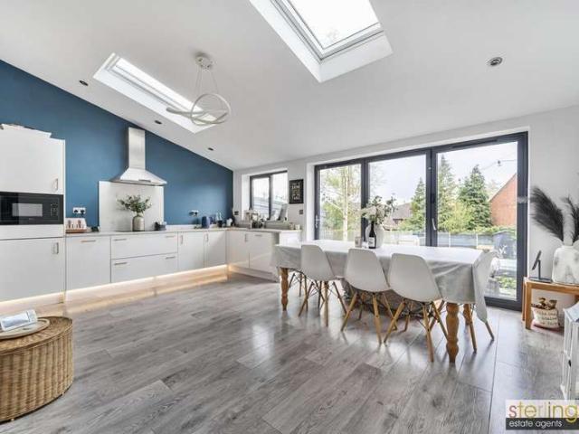 4 Bedroom Semi Detached House
