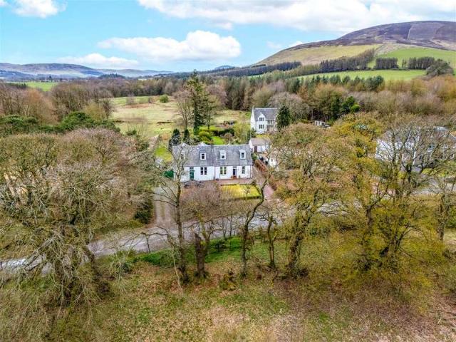 4 Bedroom Semi Detached House
