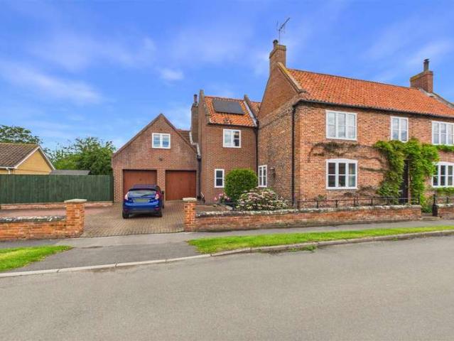 4 Bedroom Semi Detached House