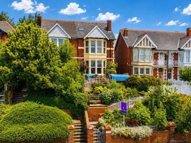 4 Bedroom Semi Detached House