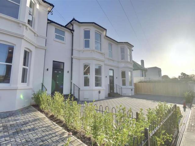 4 Bedroom Semi Detached House