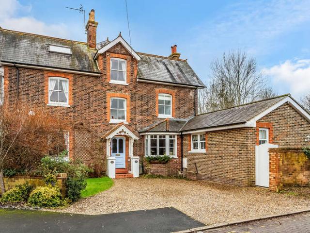 4 Bedroom Semi Detached House