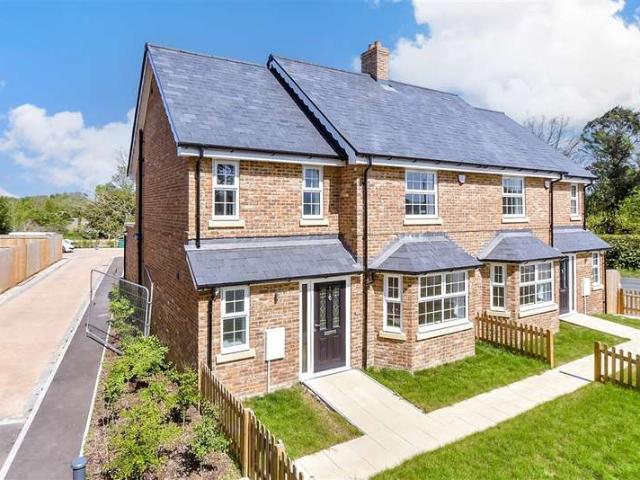 4 Bedroom Semi Detached House