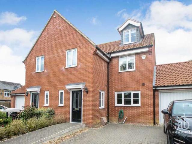 4 Bedroom Semi Detached House