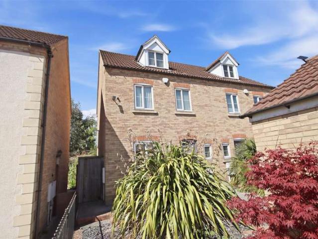 4 Bedroom Semi Detached House