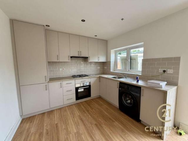 4 Bedroom Semi Detached House
