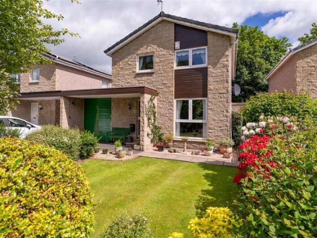 4 Bedroom Semi Detached House