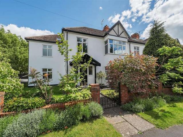 4 Bedroom Semi Detached House