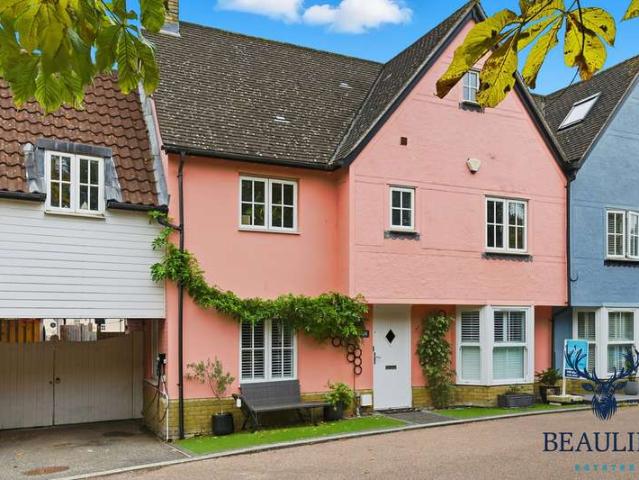 4 Bedroom Semi Detached House