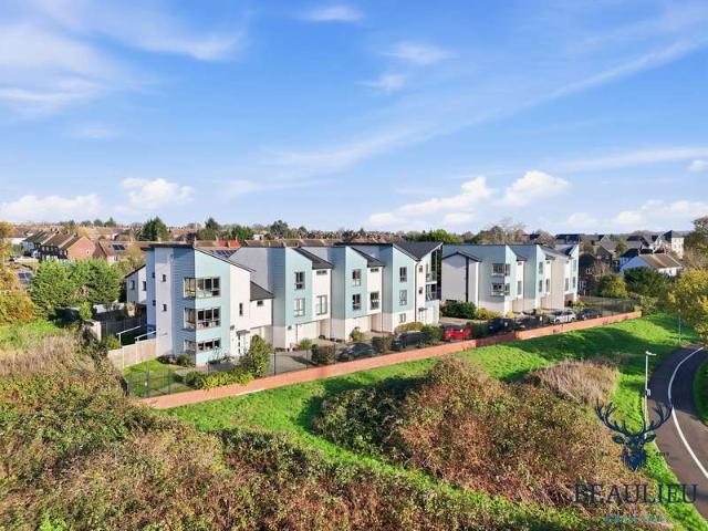 4 Bedroom Semi Detached House