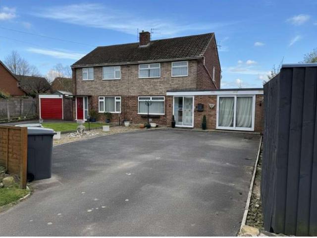 4 Bedroom Semi Detached House