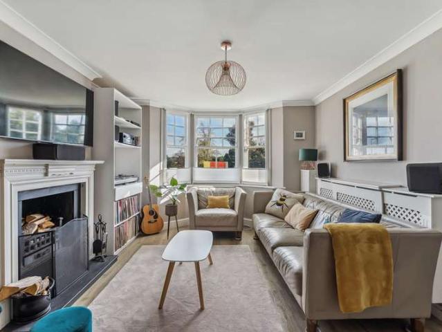 4 Bedroom Semi Detached House