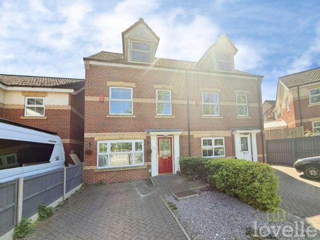 4 Bedroom Semi Detached House