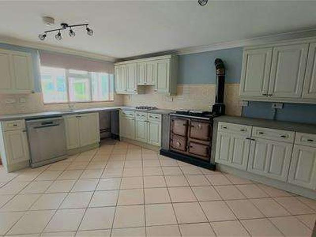 4 Bedroom Semi Detached House