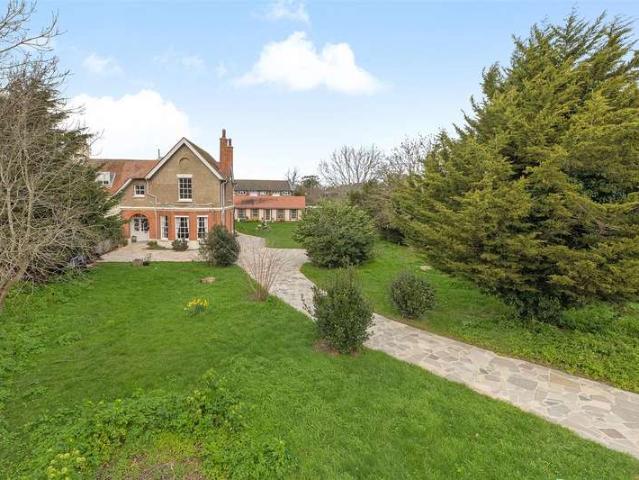 4 Bedroom Semi Detached House