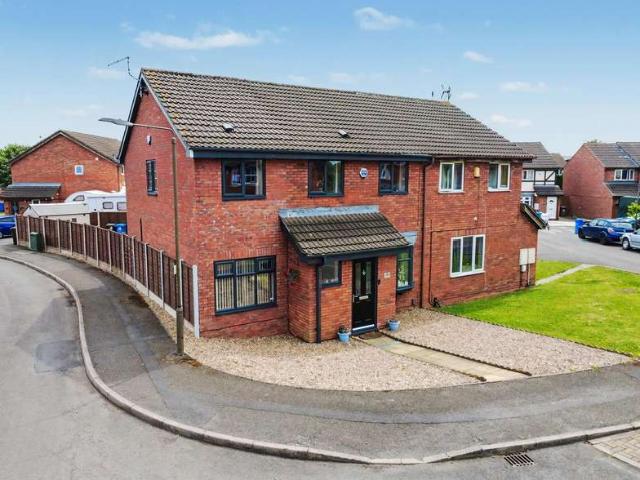 4 Bedroom Semi Detached House