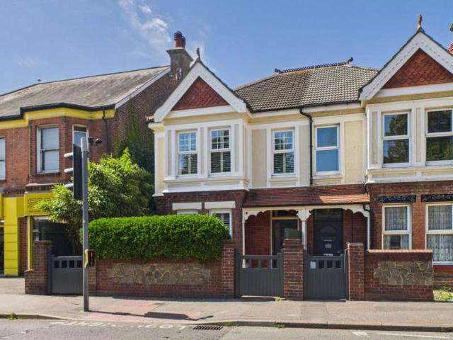 4 Bedroom Semi Detached House