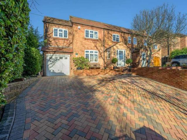 4 Bedroom Semi Detached House