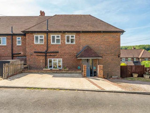 4 Bedroom Semi Detached House