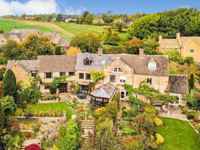 4 Bedroom Semi Detached House