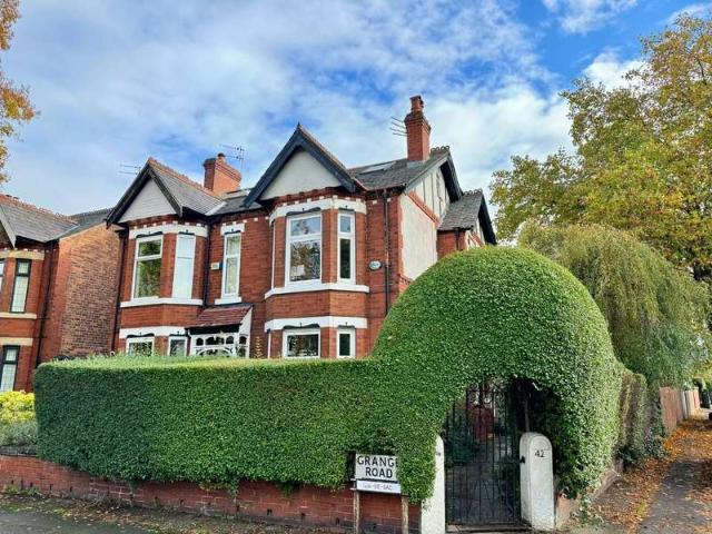 4 Bedroom Semi Detached House