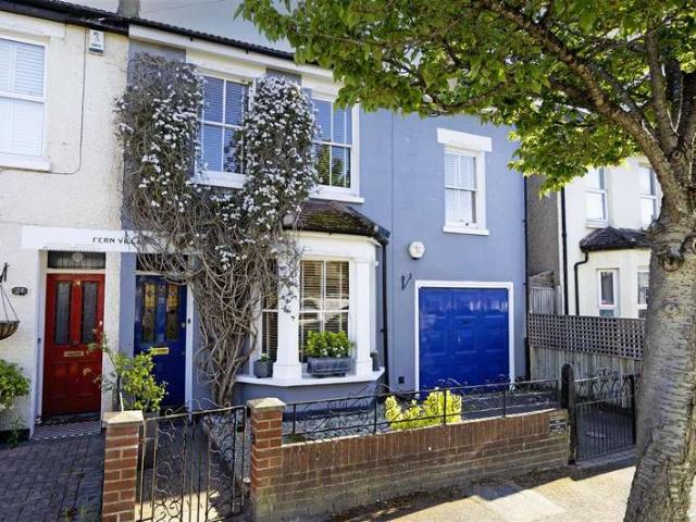 4 Bedroom Semi Detached House