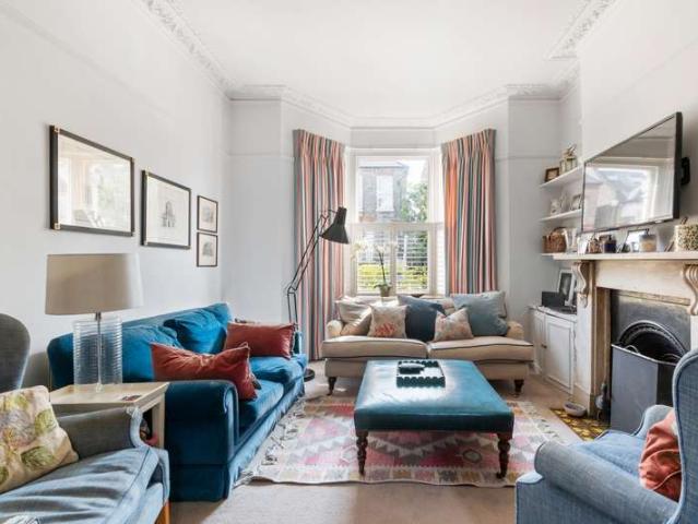 4 Bedroom Semi Detached House
