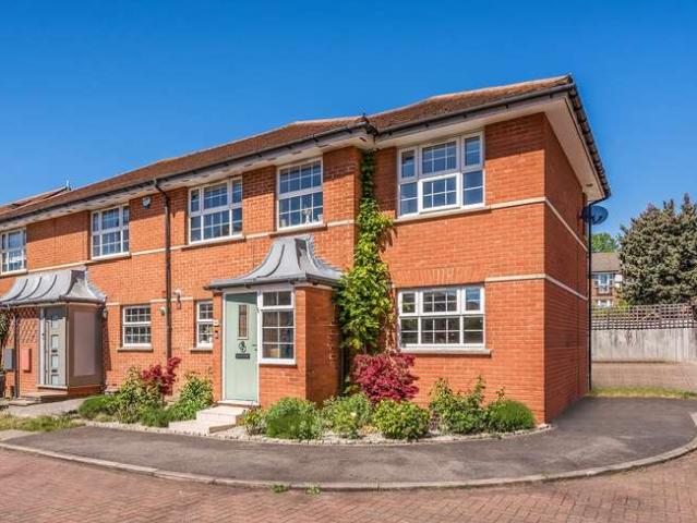 4 Bedroom Semi Detached House