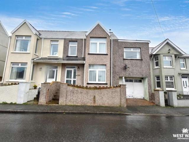 4 Bedroom Semi Detached House