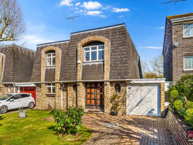 4 Bedroom Semi Detached House