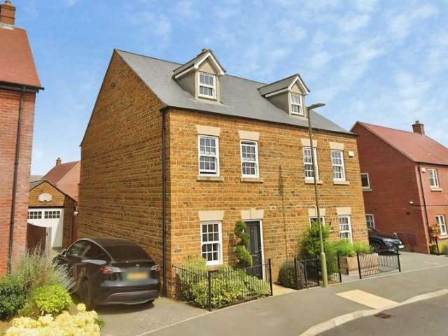 4 Bedroom Semi Detached House