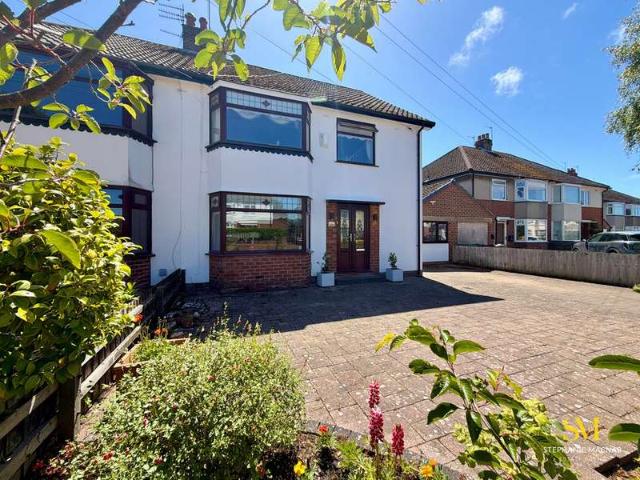 4 Bedroom Semi Detached House
