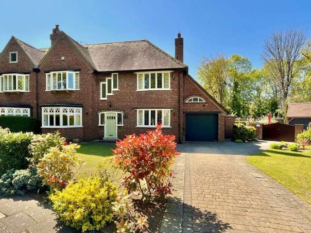 4 Bedroom Semi Detached House