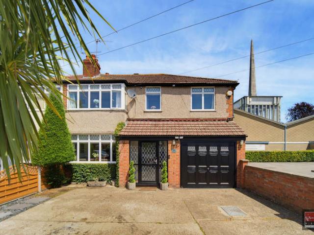 4 Bedroom Semi Detached House