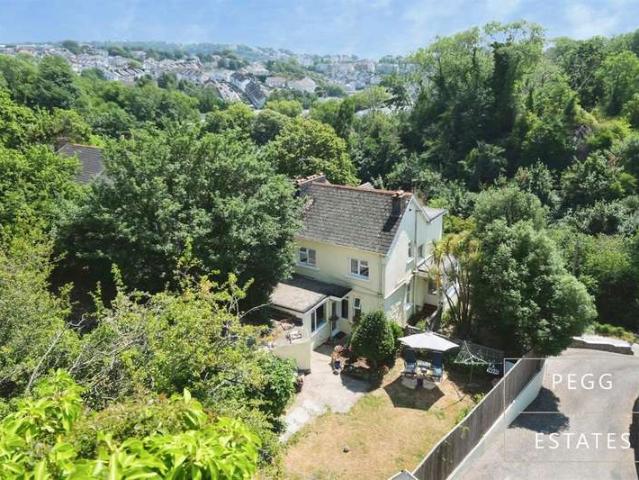 4 Bedroom Semi Detached House