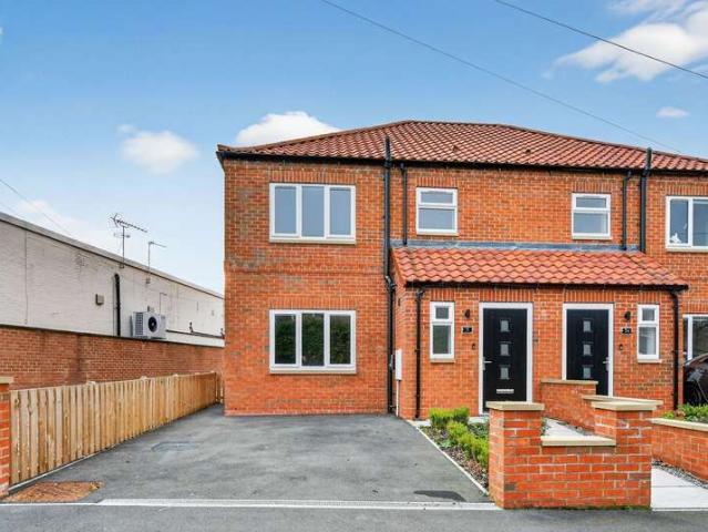 4 Bedroom Semi Detached House