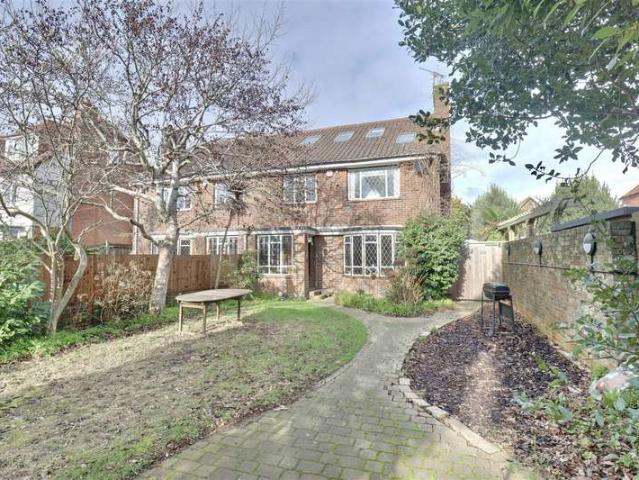 4 Bedroom Semi Detached House