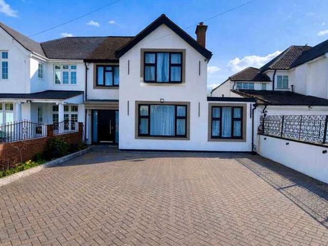 4 Bedroom Semi Detached House