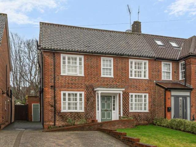 4 Bedroom Semi Detached House