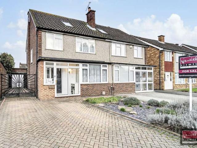 4 Bedroom Semi Detached House