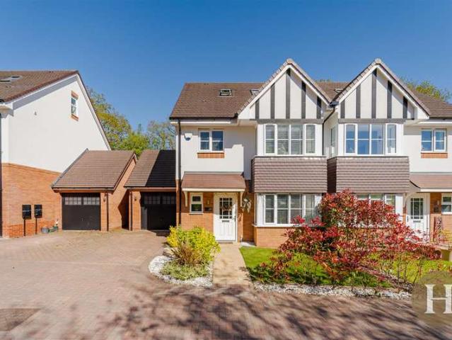 4 Bedroom Semi Detached House