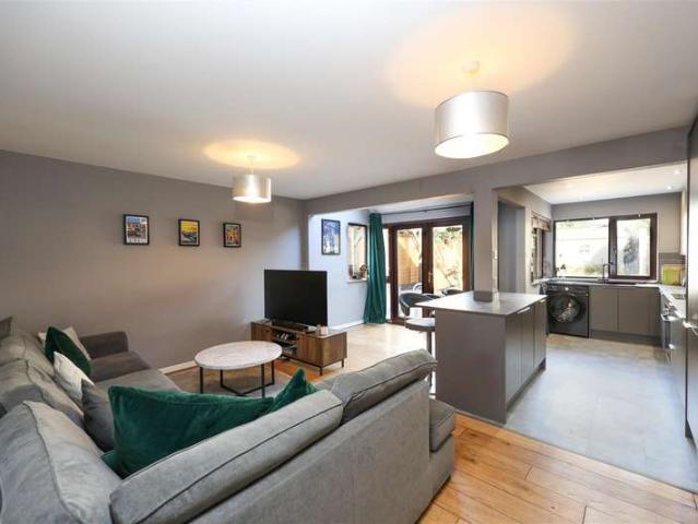 4 Bedroom Semi Detached House