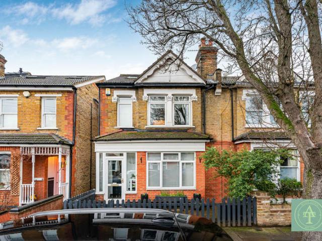 4 Bedroom Semi Detached House