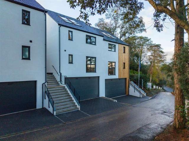 4 Bedroom Semi Detached House
