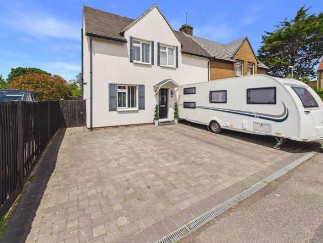4 Bedroom Semi Detached House