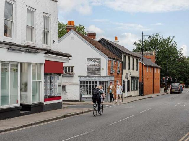 4 Bedroom Semi Detached House