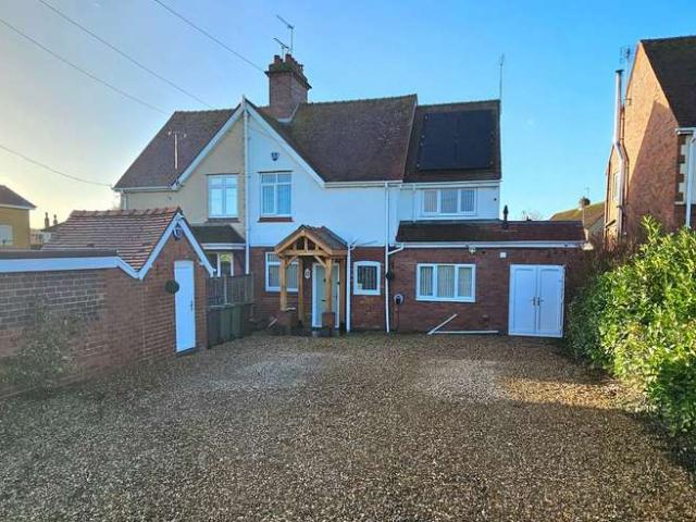 4 Bedroom Semi Detached House