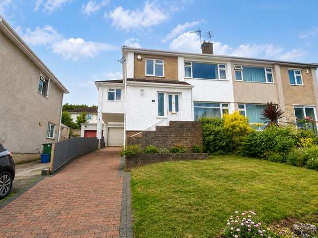 4 Bedroom Semi Detached House
