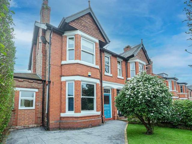 4 Bedroom Semi Detached House