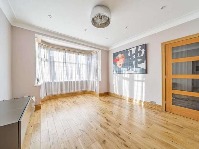 4 Bedroom Semi Detached House